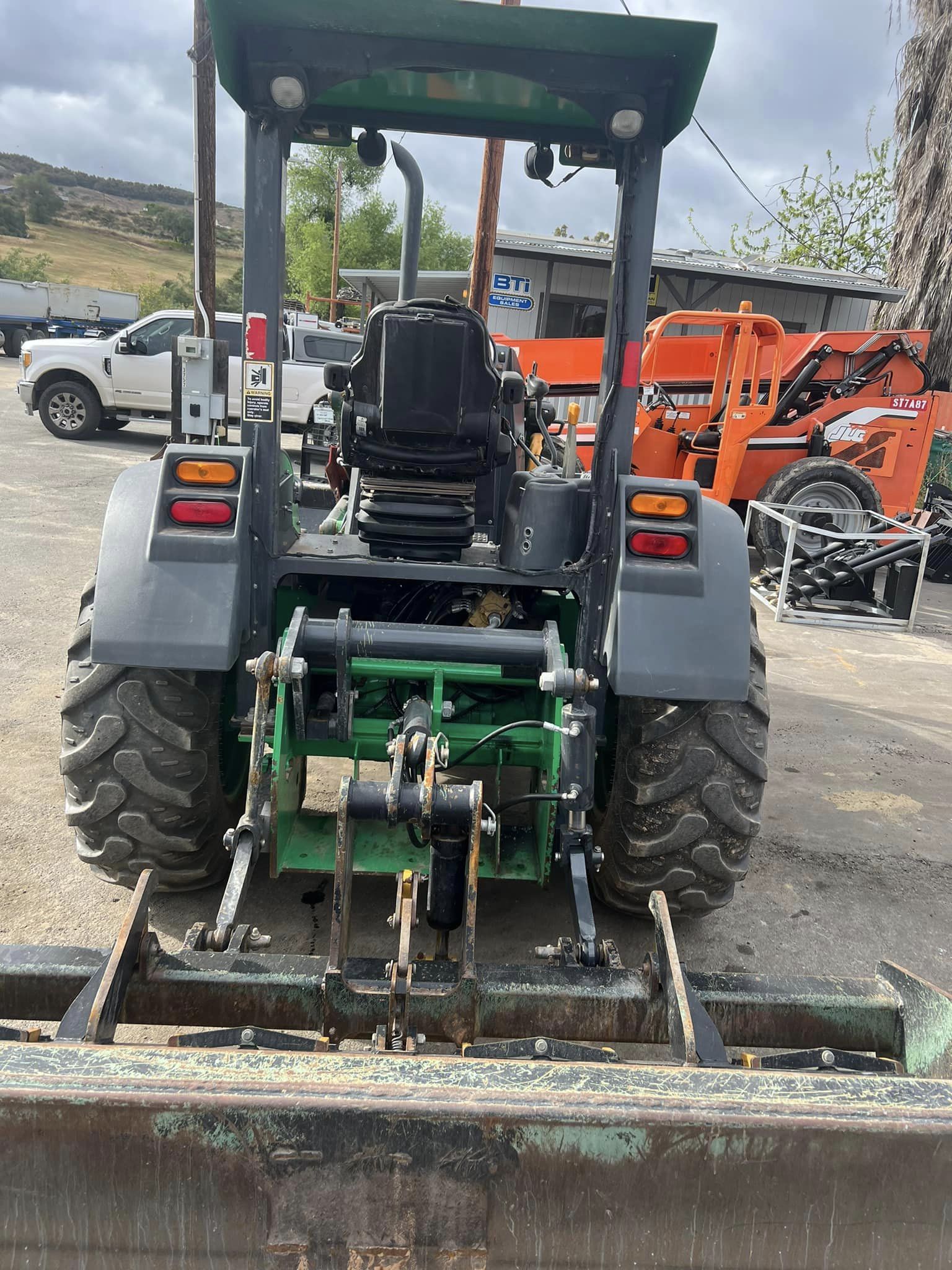 2015 John Deere 210 skip loader - Borneman Trucking, Inc.