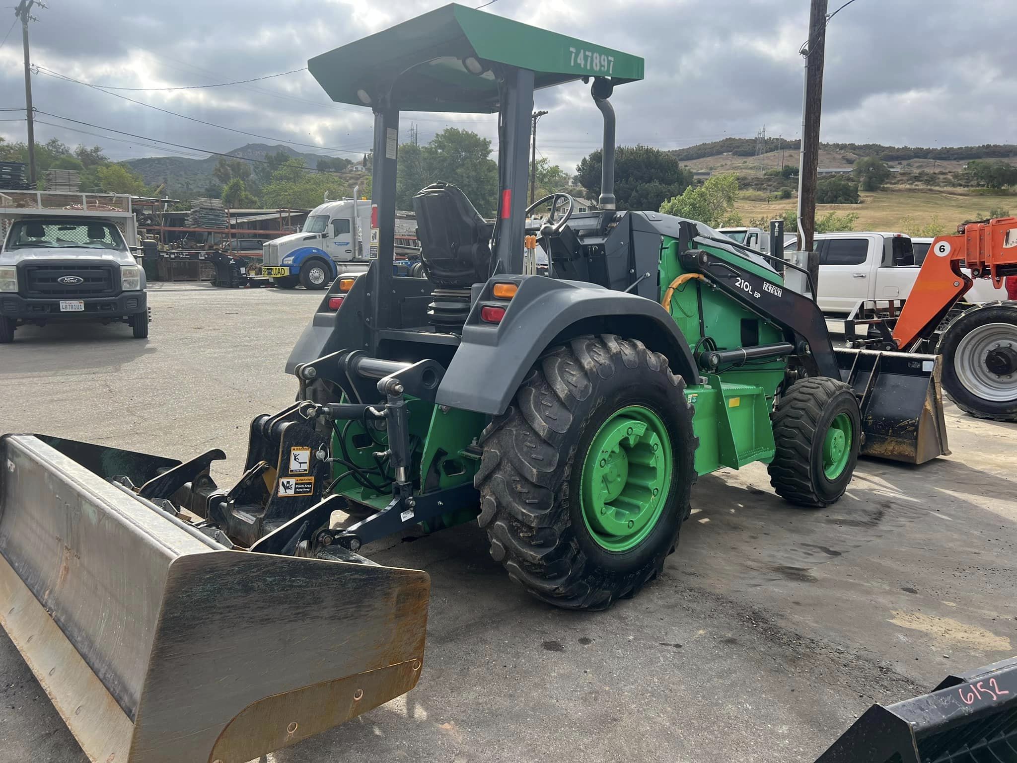 2015 John Deere 210 skip loader - Borneman Trucking, Inc.