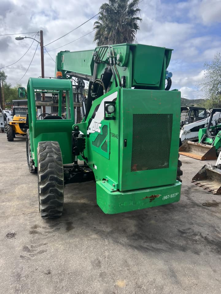 2015 Skytrak 10042 Telehandler reach fork - Borneman Trucking, Inc.